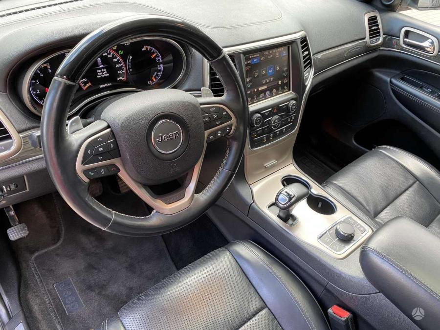 Pelēks Jeep Grand Cherokee 2015 Marijampole, ar dzinēja tilpumu 2.99 L un nobraukumu 222 tūkst. km par 13499 €, foto 30 vietnē AUTOMOTO.COM.LV