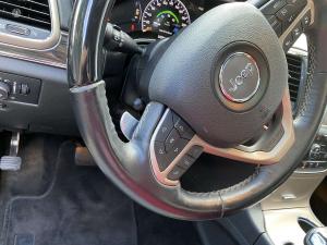 Pelēks Jeep Grand Cherokee 2015 Marijampole, ar dzinēja tilpumu 2.99 L un nobraukumu 222 tūkst. km par 13499 €, foto 31 vietnē AUTOMOTO.COM.LV