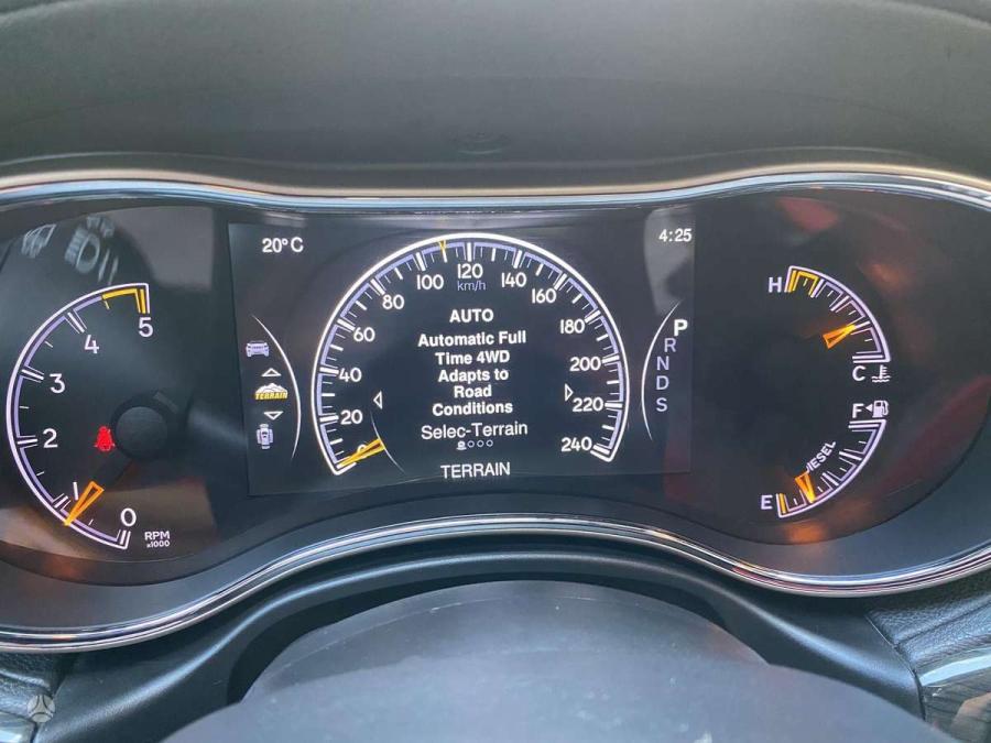 Pelēks Jeep Grand Cherokee 2015 Marijampole, ar dzinēja tilpumu 2.99 L un nobraukumu 222 tūkst. km par 13499 €, foto 36 vietnē AUTOMOTO.COM.LV