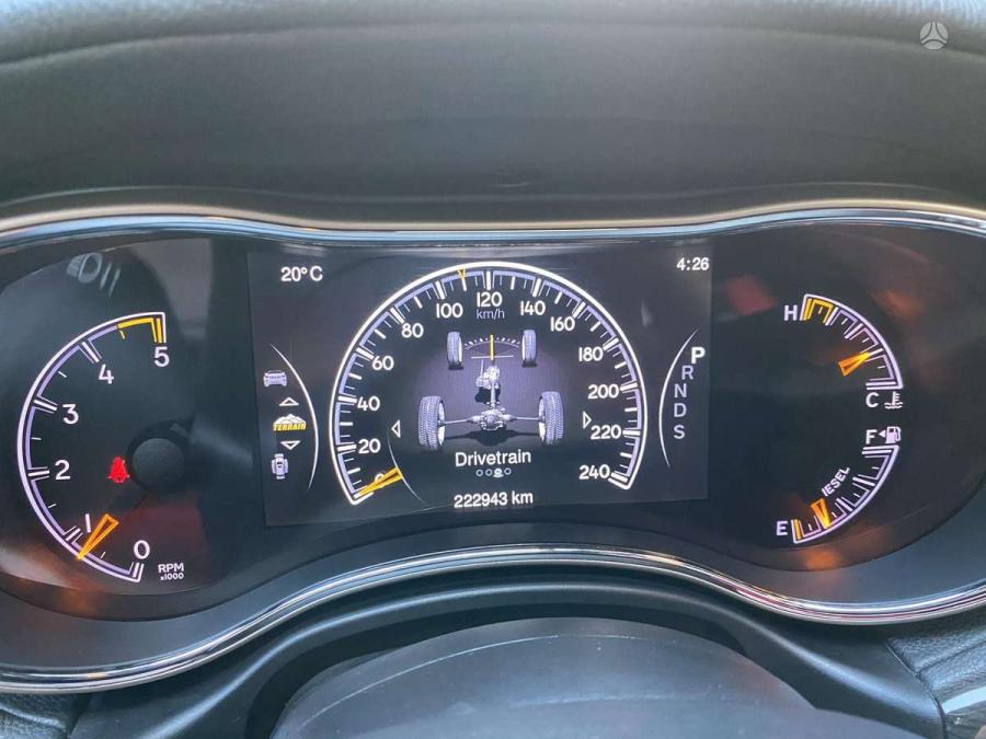 Pelēks Jeep Grand Cherokee 2015 Marijampole, ar dzinēja tilpumu 2.99 L un nobraukumu 222 tūkst. km par 13499 €, foto 37 vietnē AUTOMOTO.COM.LV