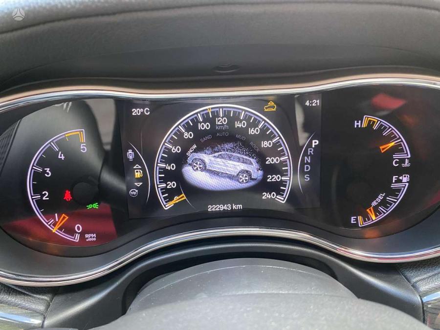 Pelēks Jeep Grand Cherokee 2015 Marijampole, ar dzinēja tilpumu 2.99 L un nobraukumu 222 tūkst. km par 13499 €, foto 41 vietnē AUTOMOTO.COM.LV