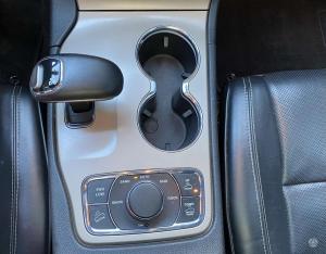 Pelēks Jeep Grand Cherokee 2015 Marijampole, ar dzinēja tilpumu 2.99 L un nobraukumu 222 tūkst. km par 13499 €, foto 44 vietnē AUTOMOTO.COM.LV