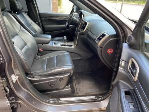 Pelēks Jeep Grand Cherokee 2015 Marijampole, ar dzinēja tilpumu 2.99 L un nobraukumu 222 tūkst. km par 13499 €, foto 47 vietnē AUTOMOTO.COM.LV