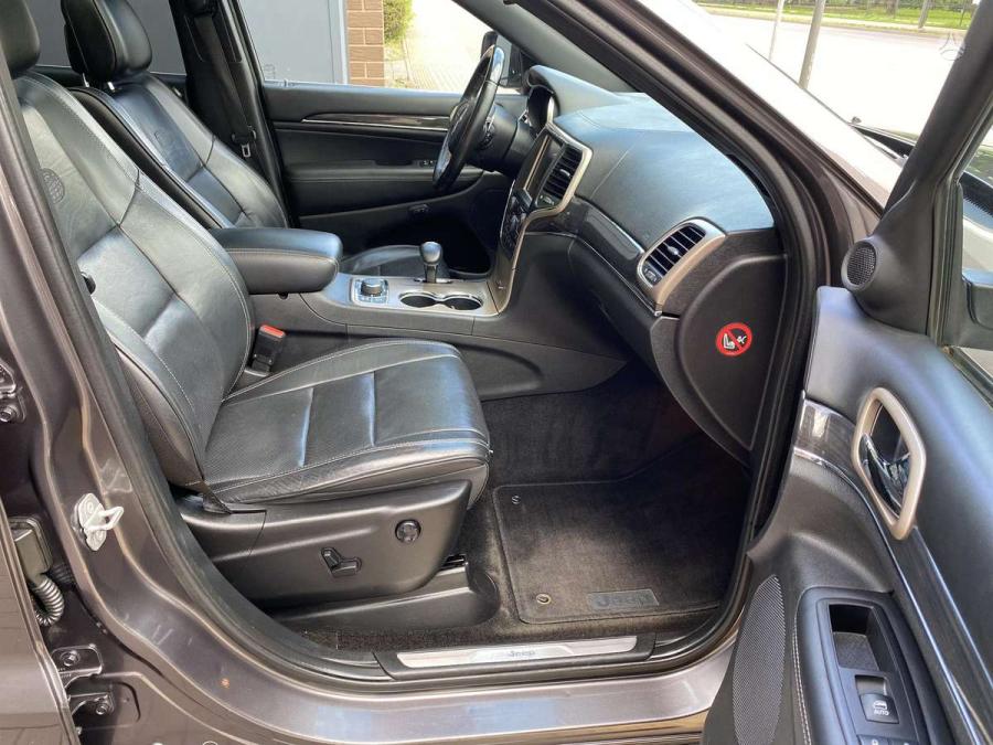 Pelēks Jeep Grand Cherokee 2015 Marijampole, ar dzinēja tilpumu 2.99 L un nobraukumu 222 tūkst. km par 13499 €, foto 47 vietnē AUTOMOTO.COM.LV