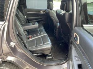 Pelēks Jeep Grand Cherokee 2015 Marijampole, ar dzinēja tilpumu 2.99 L un nobraukumu 222 tūkst. km par 13499 €, foto 48 vietnē AUTOMOTO.COM.LV
