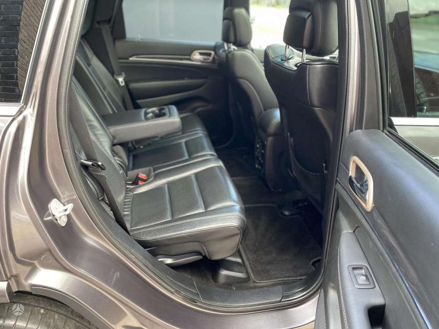 Pelēks Jeep Grand Cherokee 2015 Marijampole, ar dzinēja tilpumu 2.99 L un nobraukumu 222 tūkst. km par 13499 €, foto 48 vietnē AUTOMOTO.COM.LV