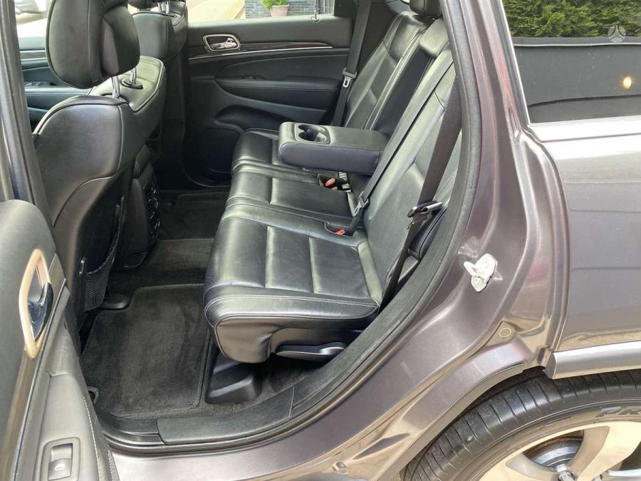 Pelēks Jeep Grand Cherokee 2015 Marijampole, ar dzinēja tilpumu 2.99 L un nobraukumu 222 tūkst. km par 13499 €, foto 51 vietnē AUTOMOTO.COM.LV