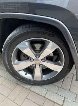 Pelēks Jeep Grand Cherokee 2015 Marijampole, ar dzinēja tilpumu 2.99 L un nobraukumu 222 tūkst. km par 13499 €, foto 58 vietnē AUTOMOTO.COM.LV