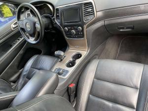 Pelēks Jeep Grand Cherokee 2015 Šauļi, ar dzinēja tilpumu 3.60 L un nobraukumu 196 tūkst. km par 11300 €, foto 6 vietnē AUTOMOTO.COM.LV