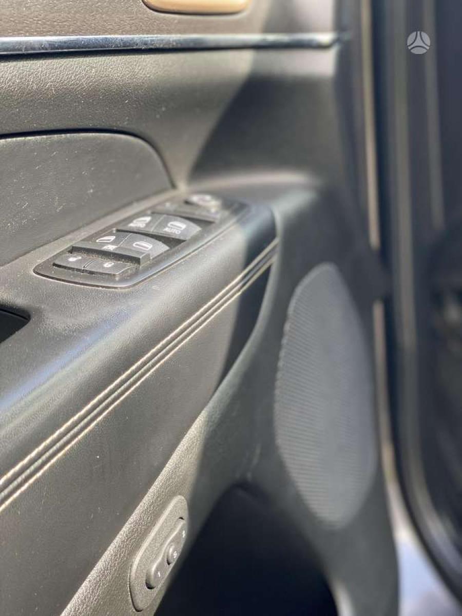 Pelēks Jeep Grand Cherokee 2015 Šauļi, ar dzinēja tilpumu 3.60 L un nobraukumu 196 tūkst. km par 11300 €, foto 12 vietnē AUTOMOTO.COM.LV
