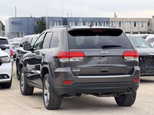 Grey Jeep Grand Cherokee 2015 in Siauliai, with an engine capacity of 3.60 L and mileage of 250 thousand km for 8200 €, photo 7 on AUTOMOTO.COM.LV