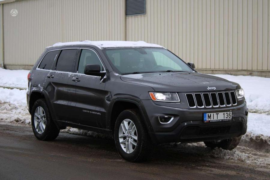 Grey Jeep Grand Cherokee 2016 in Vilnius, with an engine capacity of 3.60 L and mileage of 281 thousand km for 12999 €, photo 1 on AUTOMOTO.COM.LV