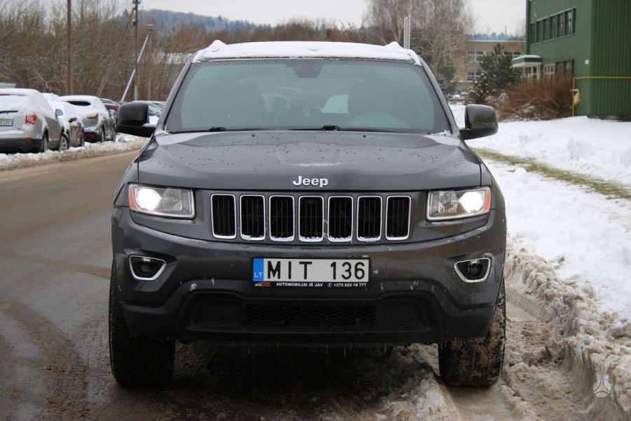 Grey Jeep Grand Cherokee 2016 in Vilnius, with an engine capacity of 3.60 L and mileage of 281 thousand km for 12999 €, photo 2 on AUTOMOTO.COM.LV