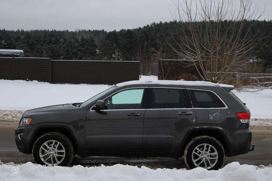 Grey Jeep Grand Cherokee 2016 in Vilnius, with an engine capacity of 3.60 L and mileage of 281 thousand km for 12999 €, photo 4 on AUTOMOTO.COM.LV