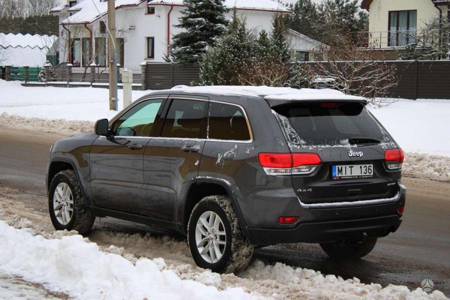 Grey Jeep Grand Cherokee 2016 in Vilnius, with an engine capacity of 3.60 L and mileage of 281 thousand km for 12999 €, photo 5 on AUTOMOTO.COM.LV