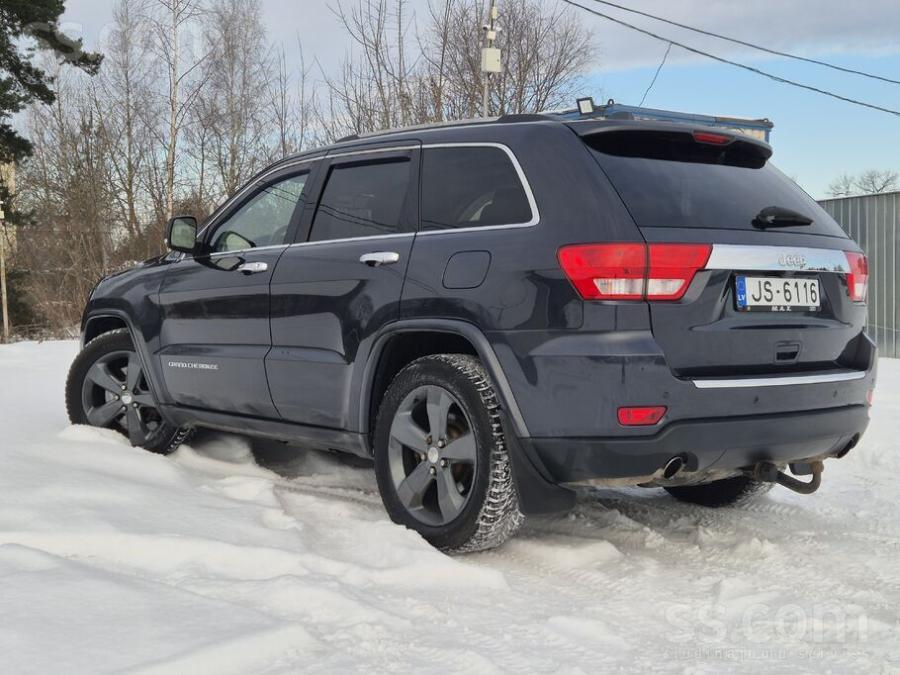 Grey Jeep Grand Cherokee 2016 in Riga, with an engine capacity of 3.00 L and mileage of 288 thousand km for 15250 €, photo 4 on AUTOMOTO.COM.LV