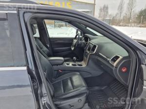 Grey Jeep Grand Cherokee 2016 in Riga, with an engine capacity of 3.00 L and mileage of 288 thousand km for 15250 €, photo 9 on AUTOMOTO.COM.LV