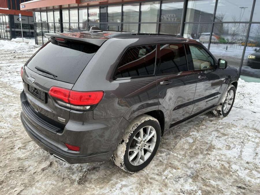 Grey Jeep Grand Cherokee 2016 in Klaipeda, with an engine capacity of 3.60 L and mileage of 218 thousand km for 16895 €, photo 8 on AUTOMOTO.COM.LV