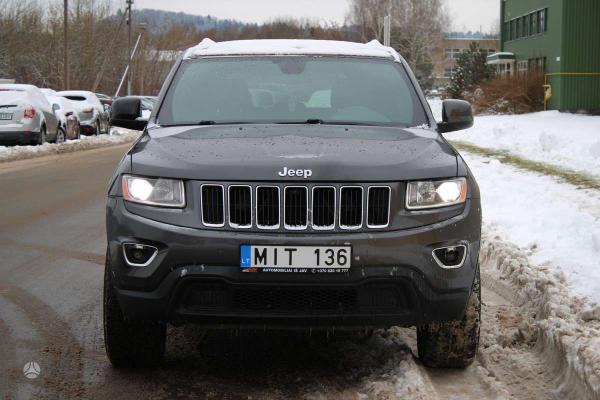 Pelēks Jeep Grand Cherokee 2016 Viļņa, ar dzinēja tilpumu 3.60 L un nobraukumu 281 tūkst. km par 12999 €, foto 2 vietnē AUTOMOTO.COM.LV