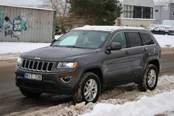 Pelēks Jeep Grand Cherokee 2016 Viļņa, ar dzinēja tilpumu 3.60 L un nobraukumu 281 tūkst. km par 12999 €, foto 3 vietnē AUTOMOTO.COM.LV