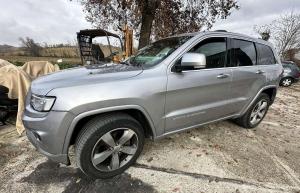 Pelēks Jeep Grand Cherokee 2016 Panevēža, ar dzinēja tilpumu 2.99 L un nobraukumu 345 tūkst. km par 9800 €, foto 2 vietnē AUTOMOTO.COM.LV
