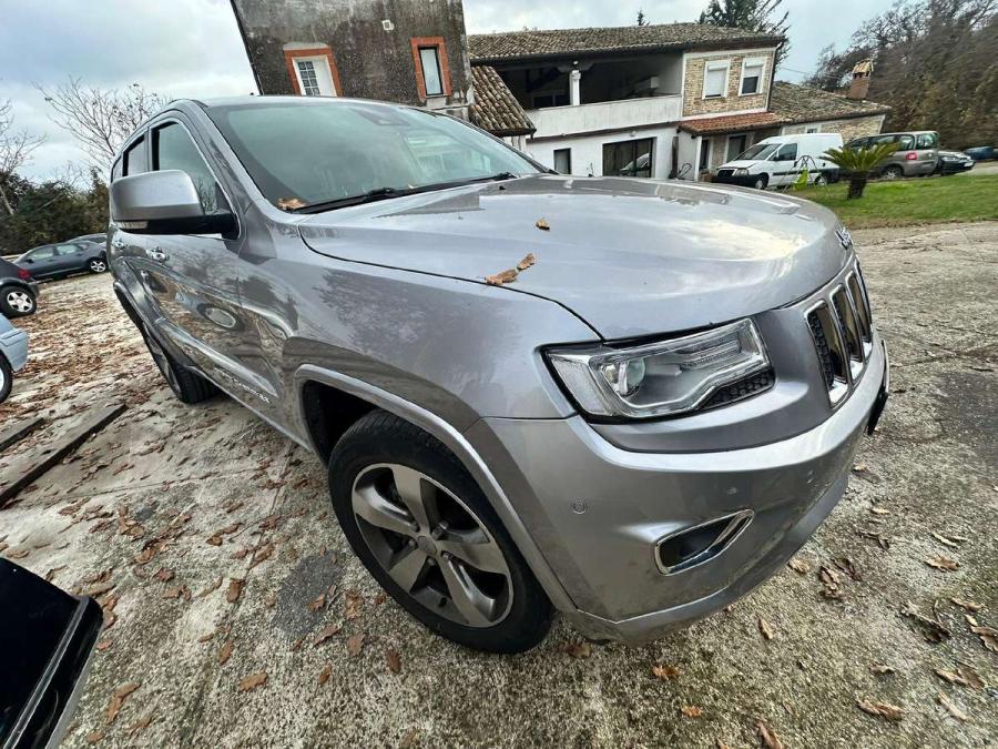 Pelēks Jeep Grand Cherokee 2016 Panevēža, ar dzinēja tilpumu 2.99 L un nobraukumu 345 tūkst. km par 9800 €, foto 5 vietnē AUTOMOTO.COM.LV