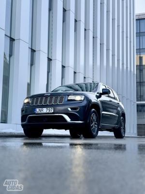 Grey Jeep Grand Cherokee 2016 in Vilnius, with an engine capacity of 3.00 L and mileage of 275 thousand km for 17000 €, photo  on AUTOMOTO.COM.LV