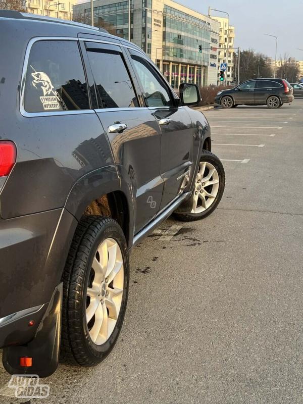 Grey Jeep Grand Cherokee 2016 in Vilnius, with an engine capacity of 3.00 L and mileage of 180 thousand km for 16700 €, photo 3 on AUTOMOTO.COM.LV