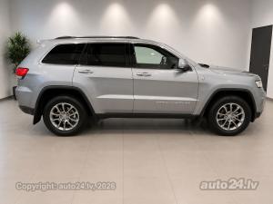 Grey Jeep Grand Cherokee 2016 in Tartu, with an engine capacity of 3.00 L and mileage of 207 thousand km for 14800 €, photo 3 on AUTOMOTO.COM.LV