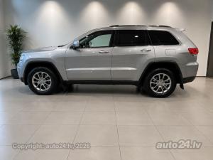 Grey Jeep Grand Cherokee 2016 in Tartu, with an engine capacity of 3.00 L and mileage of 207 thousand km for 14800 €, photo 7 on AUTOMOTO.COM.LV