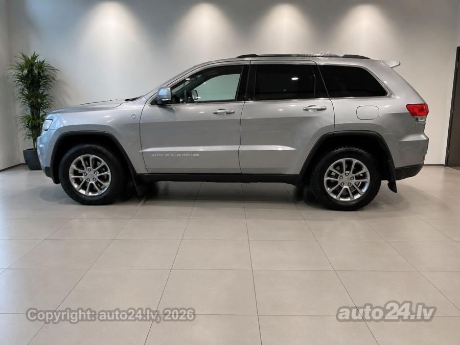 Grey Jeep Grand Cherokee 2016 in Tartu, with an engine capacity of 3.00 L and mileage of 207 thousand km for 14800 €, photo 7 on AUTOMOTO.COM.LV