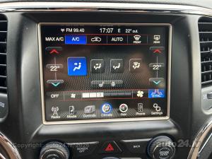 Grey Jeep Grand Cherokee 2016 in Tartu, with an engine capacity of 3.00 L and mileage of 207 thousand km for 14800 €, photo 12 on AUTOMOTO.COM.LV