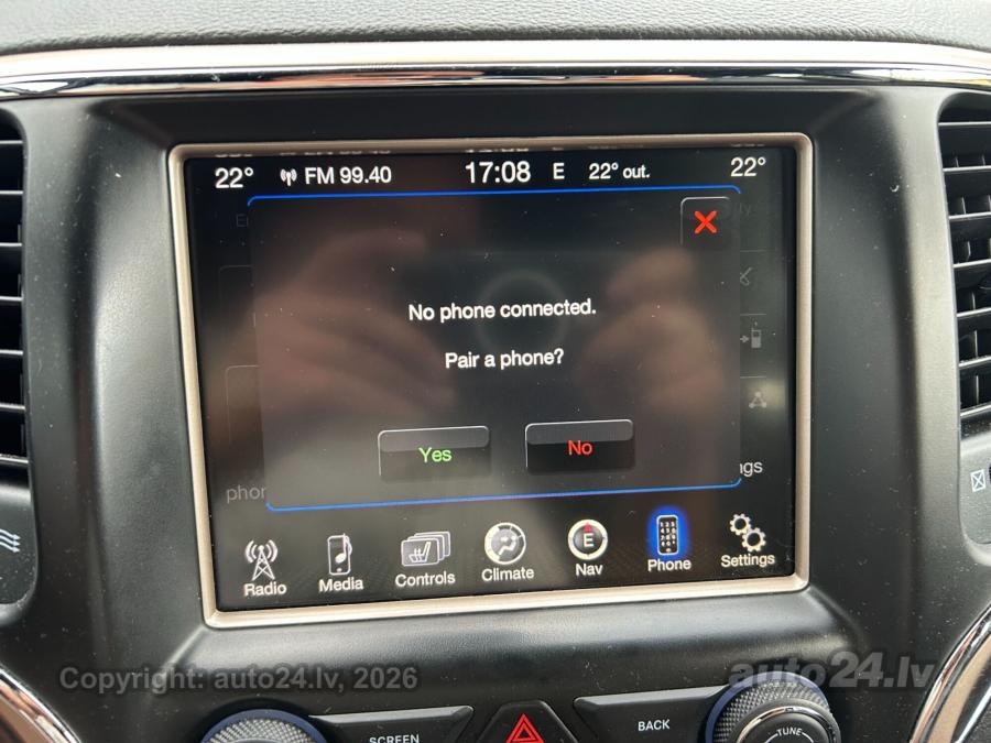 Grey Jeep Grand Cherokee 2016 in Tartu, with an engine capacity of 3.00 L and mileage of 207 thousand km for 14800 €, photo 13 on AUTOMOTO.COM.LV