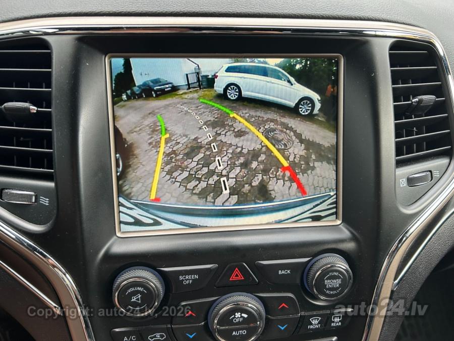 Grey Jeep Grand Cherokee 2016 in Tartu, with an engine capacity of 3.00 L and mileage of 207 thousand km for 14800 €, photo 16 on AUTOMOTO.COM.LV
