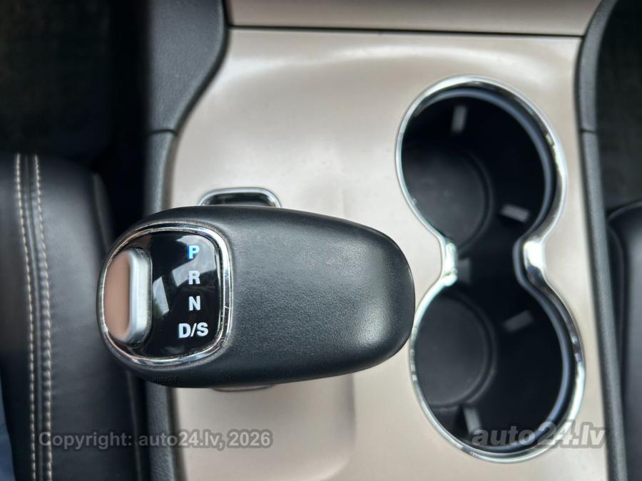 Grey Jeep Grand Cherokee 2016 in Tartu, with an engine capacity of 3.00 L and mileage of 207 thousand km for 14800 €, photo 18 on AUTOMOTO.COM.LV