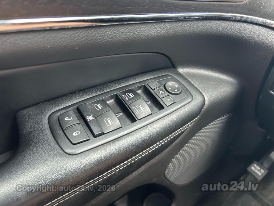 Grey Jeep Grand Cherokee 2016 in Tartu, with an engine capacity of 3.00 L and mileage of 207 thousand km for 14800 €, photo 19 on AUTOMOTO.COM.LV