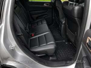 Grey Jeep Grand Cherokee 2016 in Tartu, with an engine capacity of 3.00 L and mileage of 207 thousand km for 14800 €, photo 25 on AUTOMOTO.COM.LV