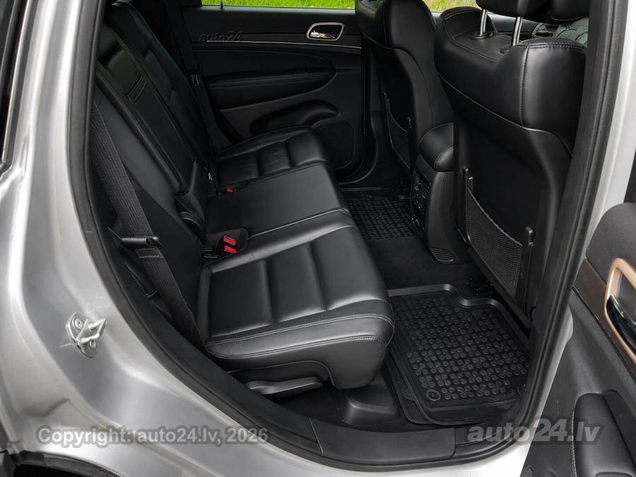 Grey Jeep Grand Cherokee 2016 in Tartu, with an engine capacity of 3.00 L and mileage of 207 thousand km for 14800 €, photo 25 on AUTOMOTO.COM.LV
