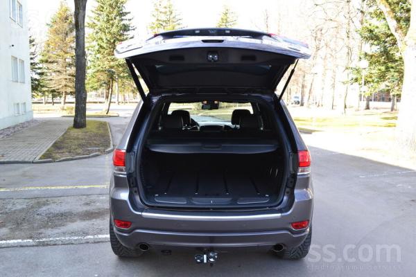 Grey Jeep Grand Cherokee 2016 in Tallinn, with an engine capacity of 3.00 L and mileage of 152 thousand km for 19900 €, photo 7 on AUTOMOTO.COM.LV