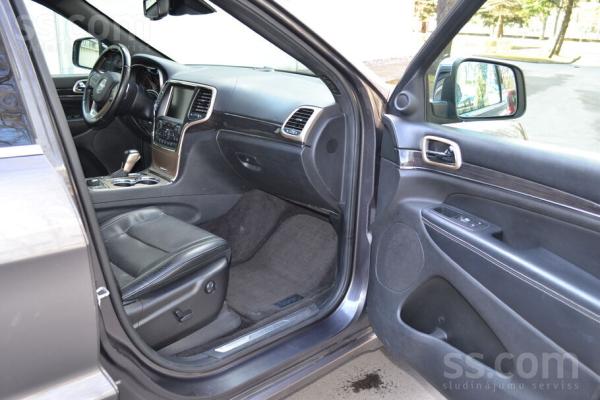 Grey Jeep Grand Cherokee 2016 in Tallinn, with an engine capacity of 3.00 L and mileage of 152 thousand km for 19900 €, photo 9 on AUTOMOTO.COM.LV