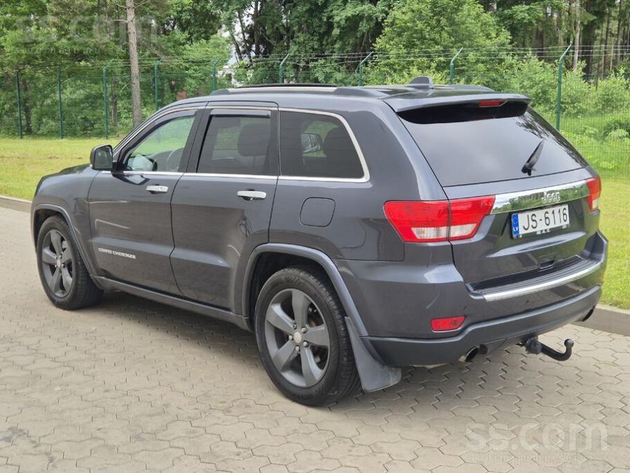 Pelēks Jeep Grand Cherokee 2016 Rīga, ar dzinēja tilpumu 3.00 L un nobraukumu 289 tūkst. km par 11250 €, foto 3 vietnē AUTOMOTO.COM.LV