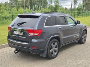 Pelēks Jeep Grand Cherokee 2016 Rīga, ar dzinēja tilpumu 3.00 L un nobraukumu 289 tūkst. km par 11250 €, foto 4 vietnē AUTOMOTO.COM.LV