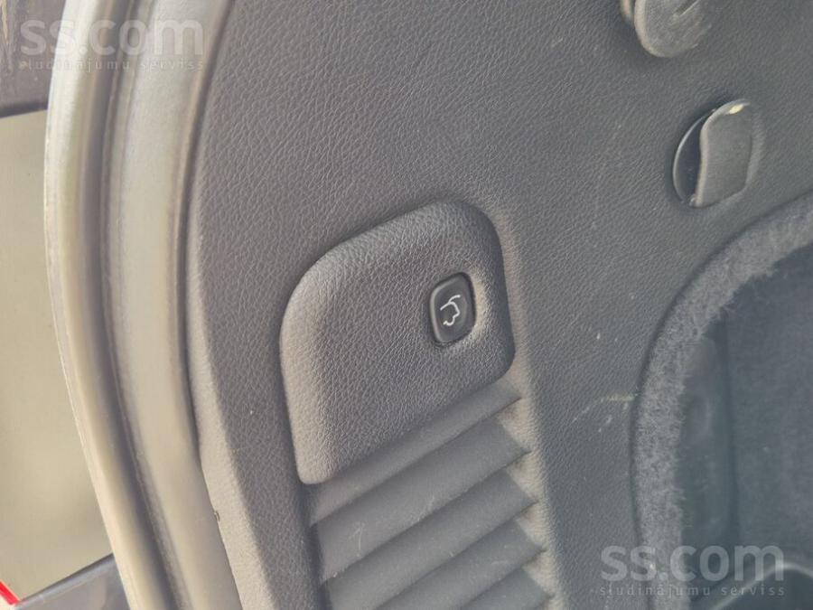 Pelēks Jeep Grand Cherokee 2016 Rīga, ar dzinēja tilpumu 3.00 L un nobraukumu 289 tūkst. km par 11250 €, foto 23 vietnē AUTOMOTO.COM.LV