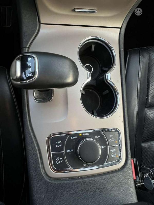 Pelēks Jeep Grand Cherokee 2016 Viļņa, ar dzinēja tilpumu 2.99 L un nobraukumu 181 tūkst. km par 14600 €, foto 10 vietnē AUTOMOTO.COM.LV