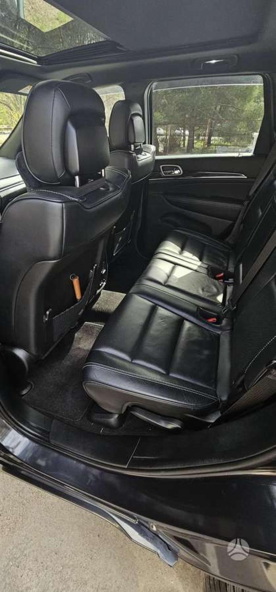 Pelēks Jeep Grand Cherokee 2016 Viļņa, ar dzinēja tilpumu 2.99 L un nobraukumu 160 tūkst. km par 17000 €, foto 9 vietnē AUTOMOTO.COM.LV