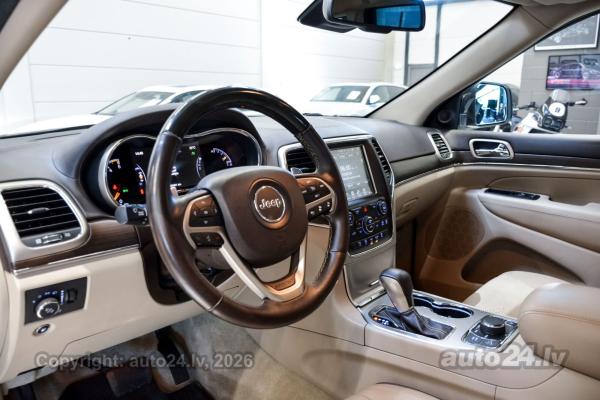 Grey Jeep Grand Cherokee 2016 in Tallinn, with an engine capacity of 3.00 L and mileage of 225 thousand km for 18800 €, photo 8 on AUTOMOTO.COM.LV