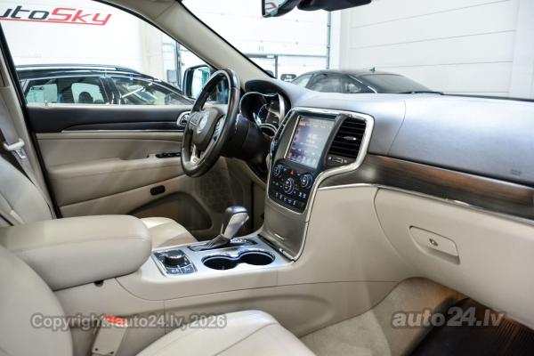 Grey Jeep Grand Cherokee 2016 in Tallinn, with an engine capacity of 3.00 L and mileage of 225 thousand km for 18800 €, photo 10 on AUTOMOTO.COM.LV