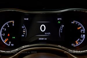 Pelēks Jeep Grand Cherokee 2016 Tallina, ar dzinēja tilpumu 3.00 L un nobraukumu 225 tūkst. km par 18800 €, foto 15 vietnē AUTOMOTO.COM.LV