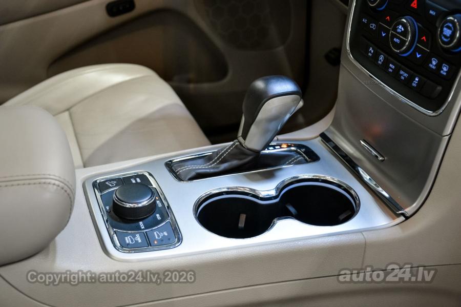 Pelēks Jeep Grand Cherokee 2016 Tallina, ar dzinēja tilpumu 3.00 L un nobraukumu 225 tūkst. km par 18800 €, foto 19 vietnē AUTOMOTO.COM.LV