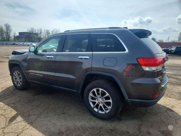 Grey Jeep Grand Cherokee 2016 in Siauliai, with an engine capacity of 5.65 L and mileage of 176 thousand km for 8500 €, photo 2 on AUTOMOTO.COM.LV